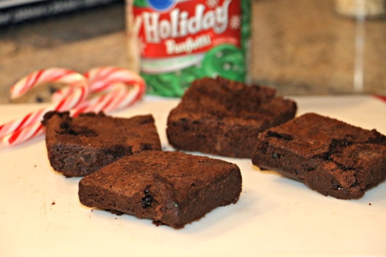 Easy Christmas Tree Brownies - Mommy's Bundle