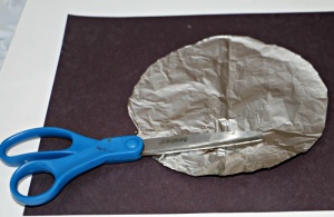 Aluminum Foil Moon Sensory Craft - Mommy's Bundle
